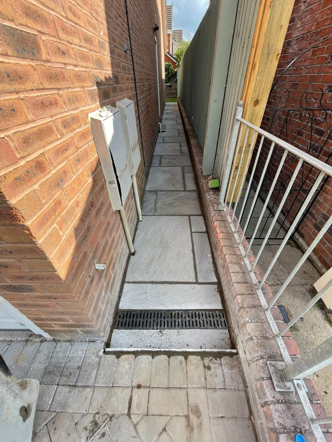 patio slabbing pontypool | T J Landscapes